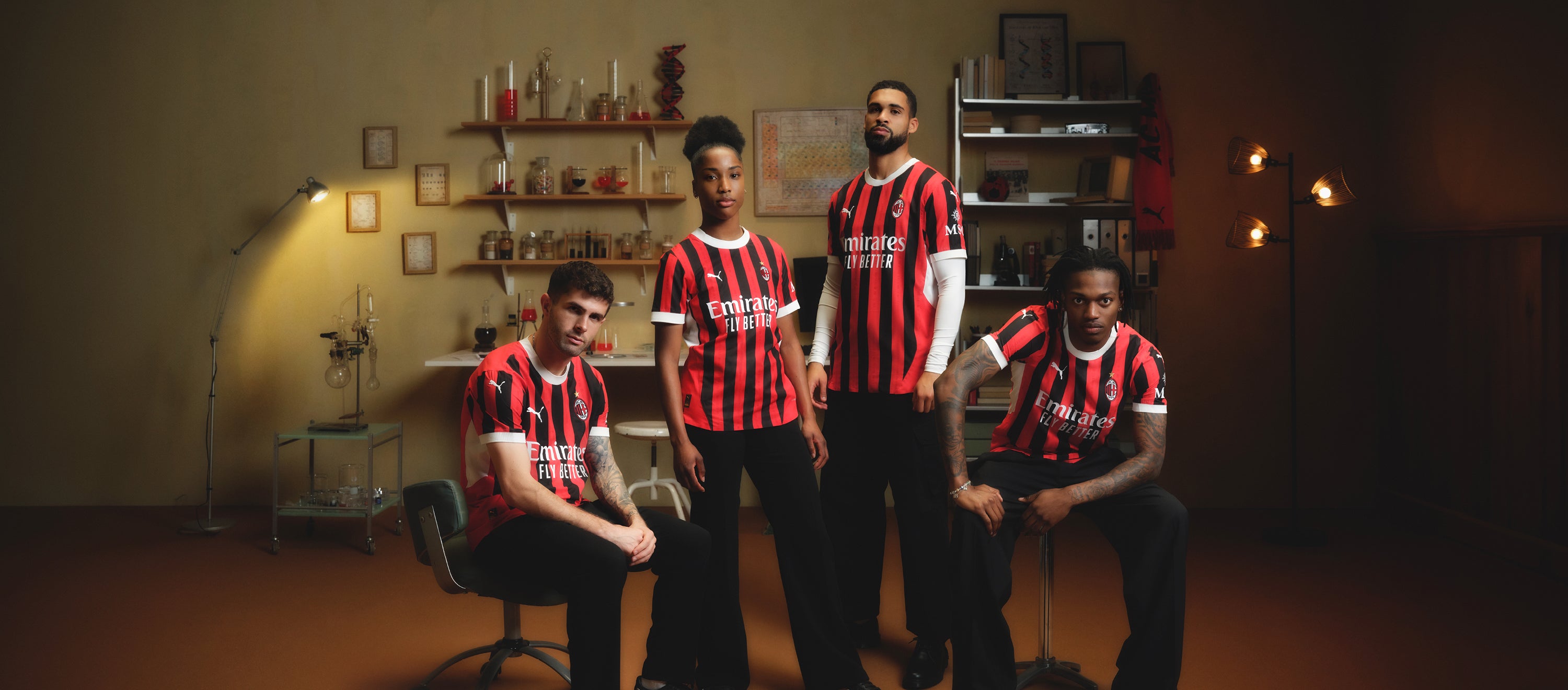 AC Milan Store | kit gara, abbigliamento, accessori, scarpe, regali ...